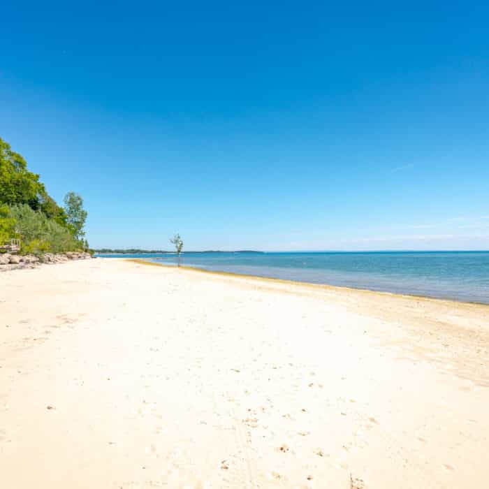 Cedar Bay Beachfront Paradise - Perfect Stays Niagara